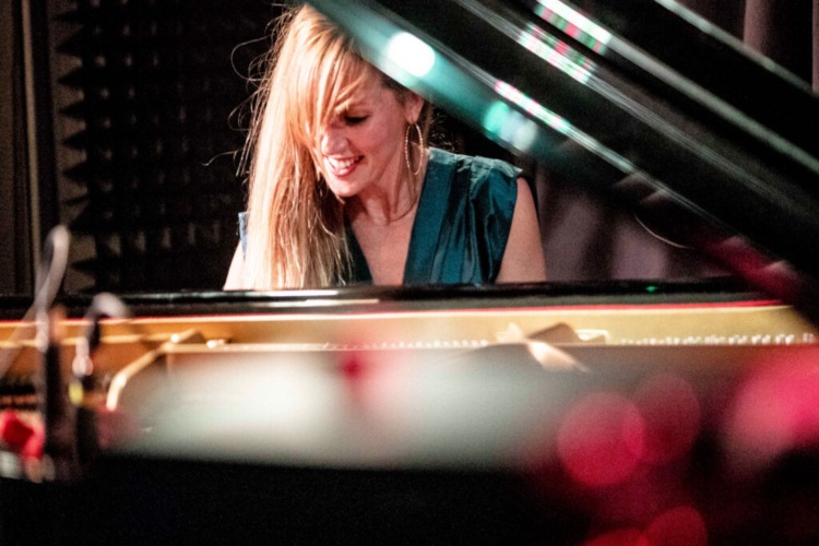 Lucía Rey Trío - Noticias, discos, entrevistas y conciertos - MondoSonoro