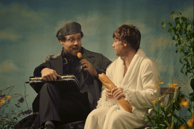 Metronomy anticipan su nuevo álbum con "It's Good To Be Back"