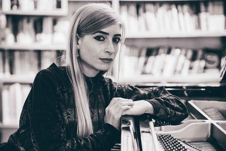 Kelly Moran rompe cinco años de silencio con "Vesela"